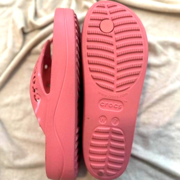 CROCS | Shoes | Gently Used Croc Flip Flops | Poshmark